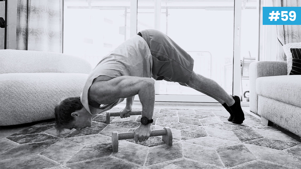 Pike Push-Up: Strengthen your shoulders with bodyweight!